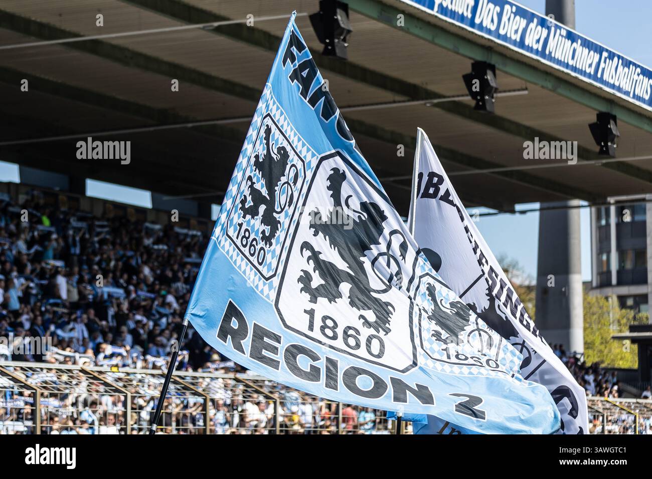 Fahne Fans Logo TSV 1860 München / Symbolbild Stock Photo - Alamy