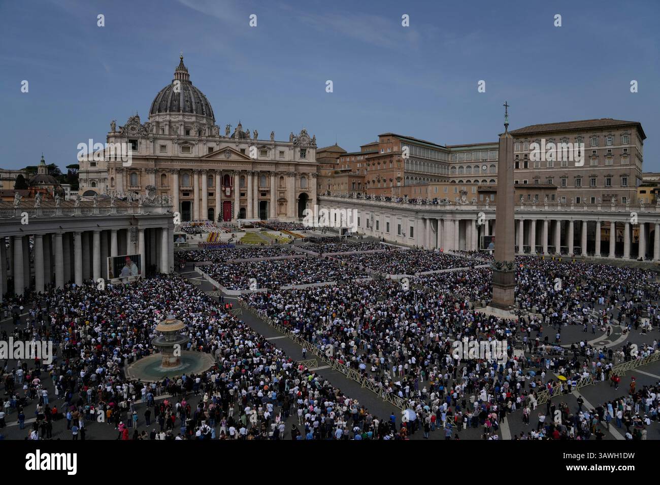 Faithful attend the Easter mass presided over by Cardinal Angelo ...