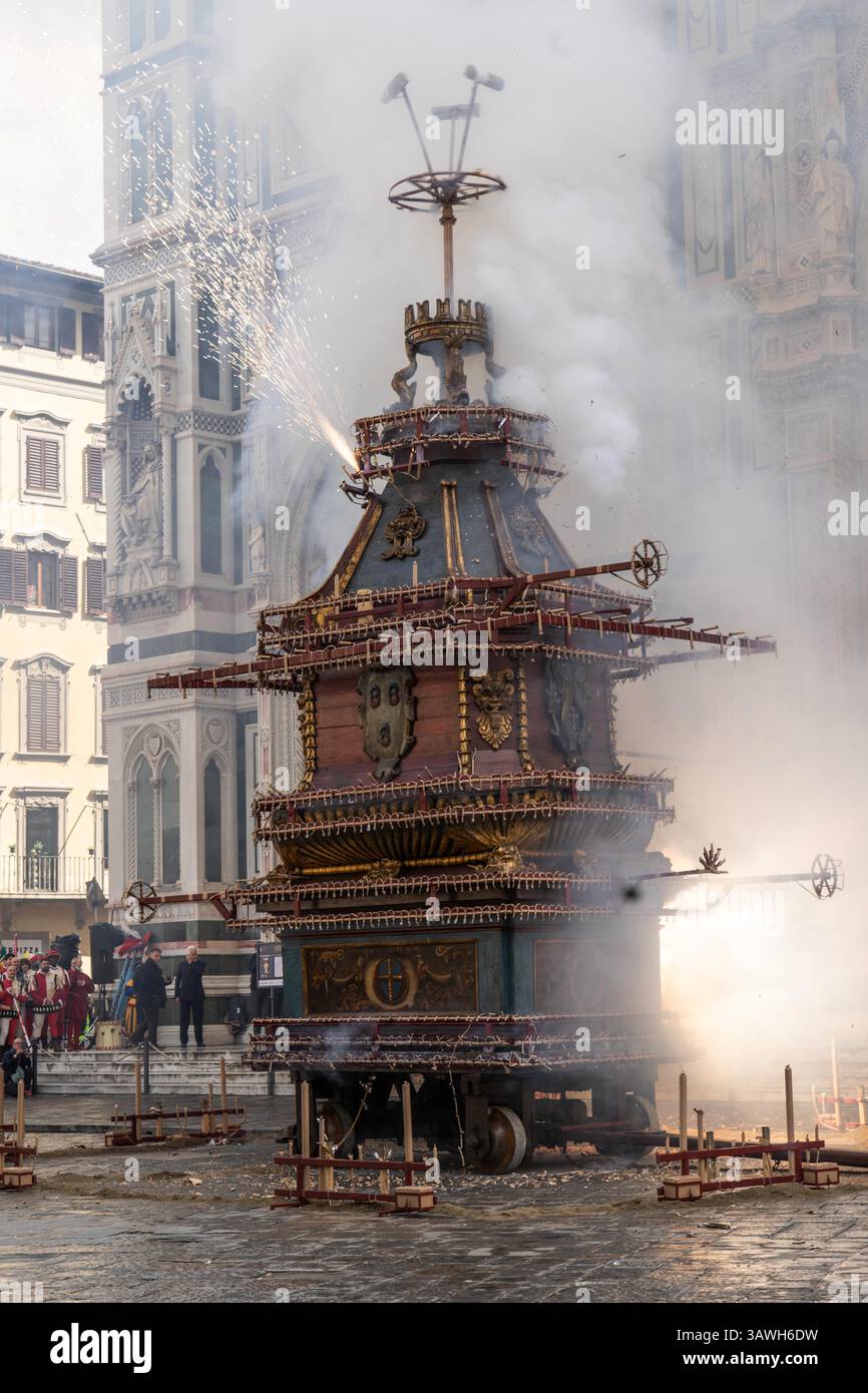 Florence, . 20th Apr, 2025. Florence, Explosion of the Cart in Piazza ...