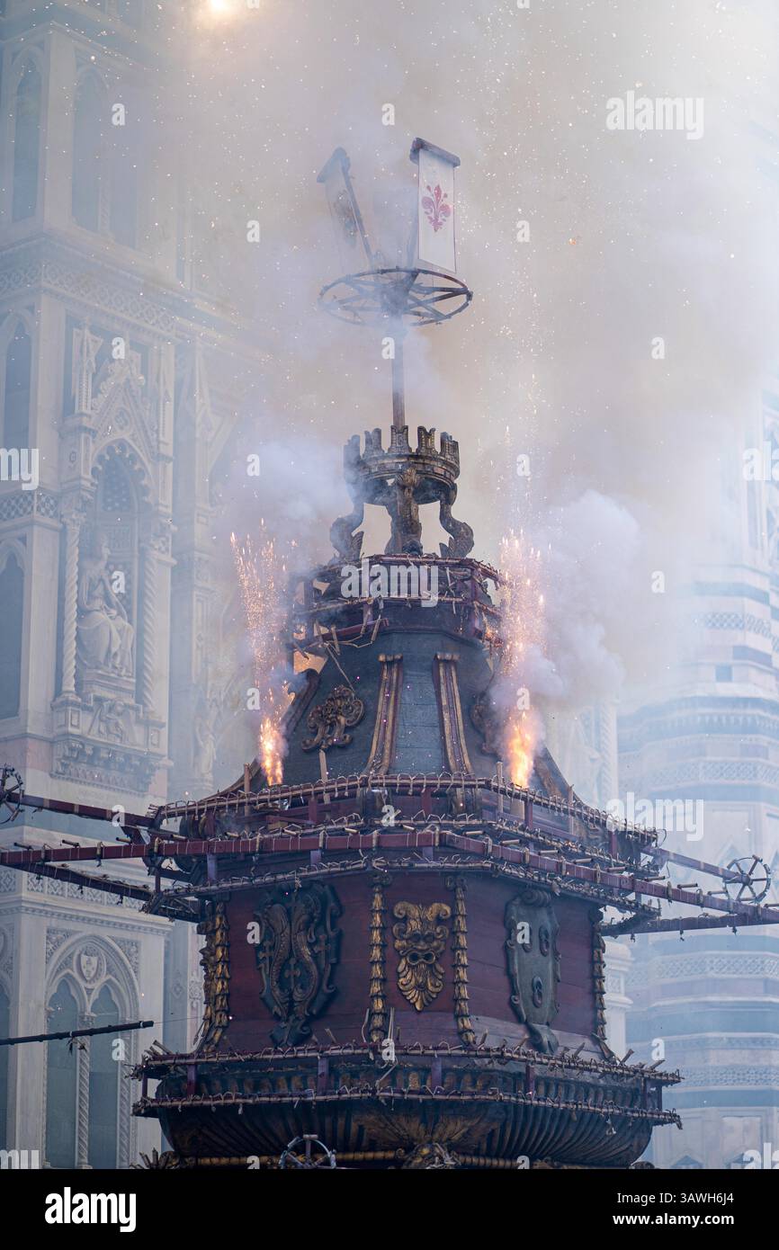 Florence, . 20th Apr, 2025. Florence, Explosion of the Cart in Piazza ...