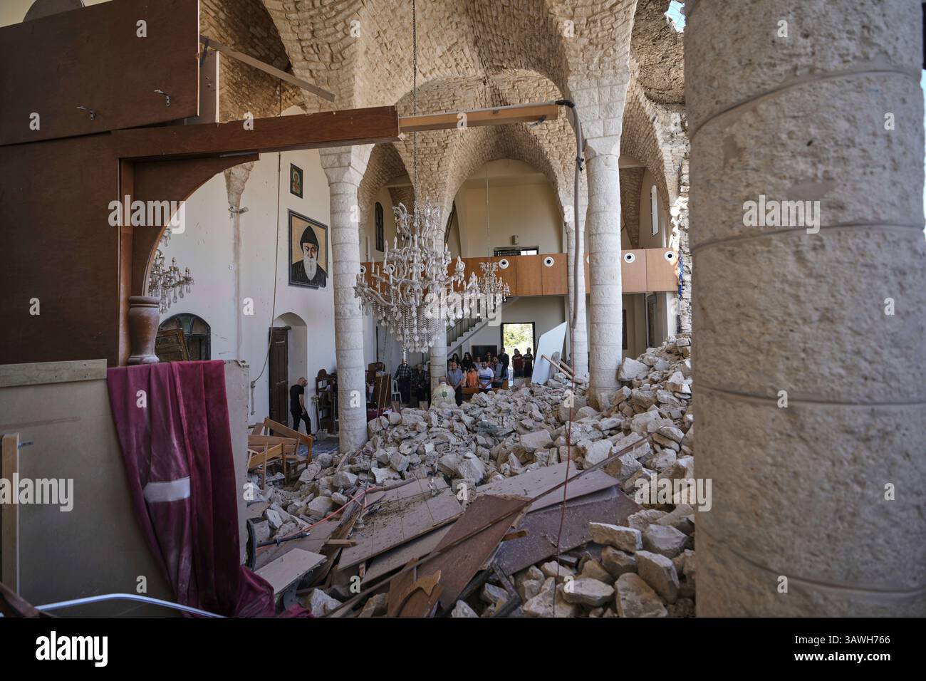 Worshippers gather for Easter Mass inside the ruins of St. George ...
