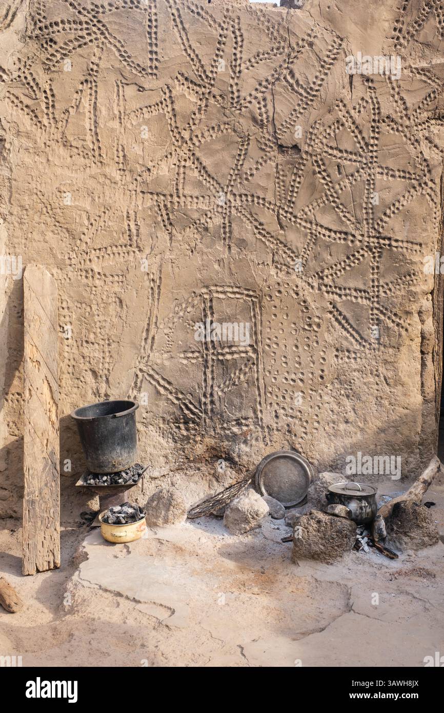 Sonyo, Ghana. Wall Design inside a Family Compound Stock Photo - Alamy