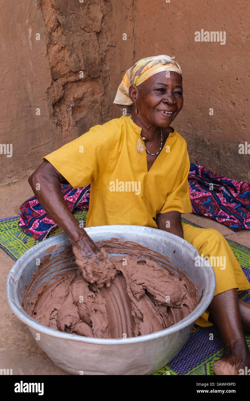 Shea butter production hi-res stock photography and images - Alamy