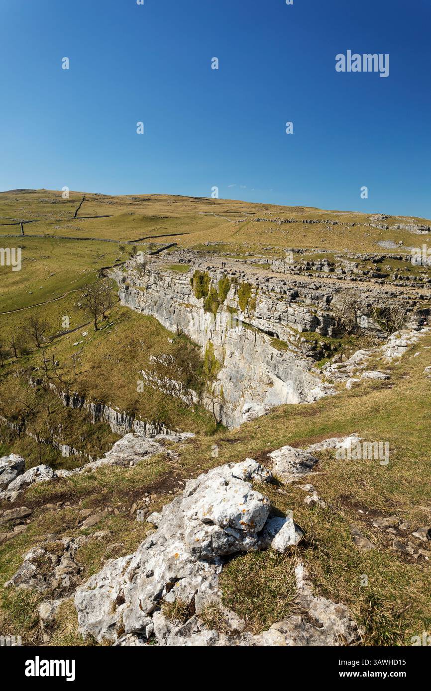Malham Cove, Yorkshire Dales National Park, Yorkshire, England, UK ...