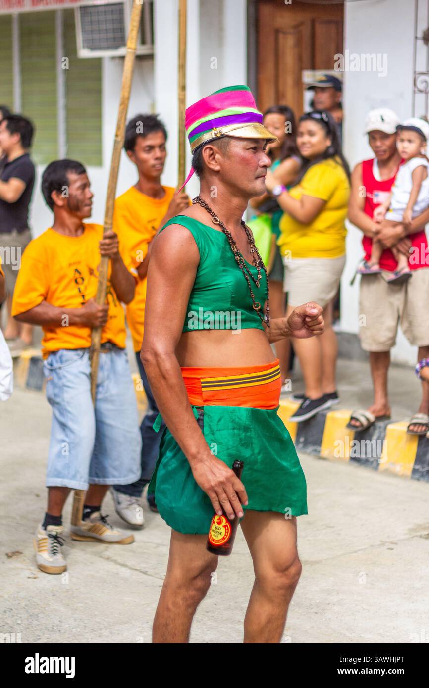 Traditional filipino dress hi-res stock photography and images - Alamy