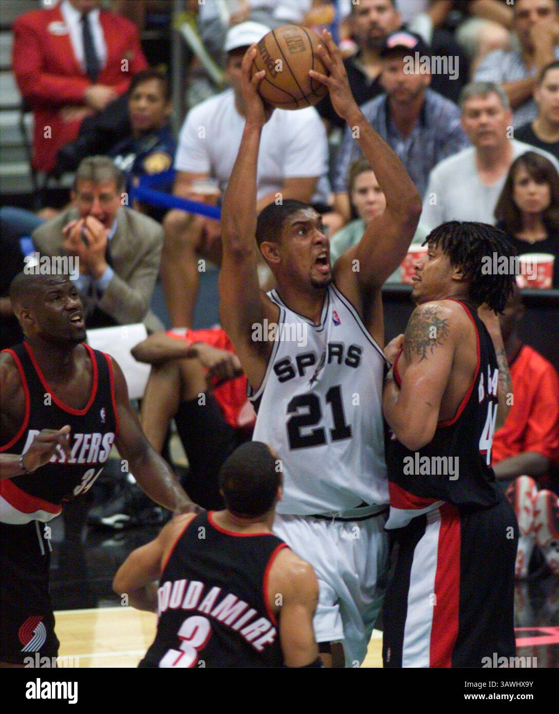 Tim duncan 1999 finals hi-res stock photography and images - Alamy