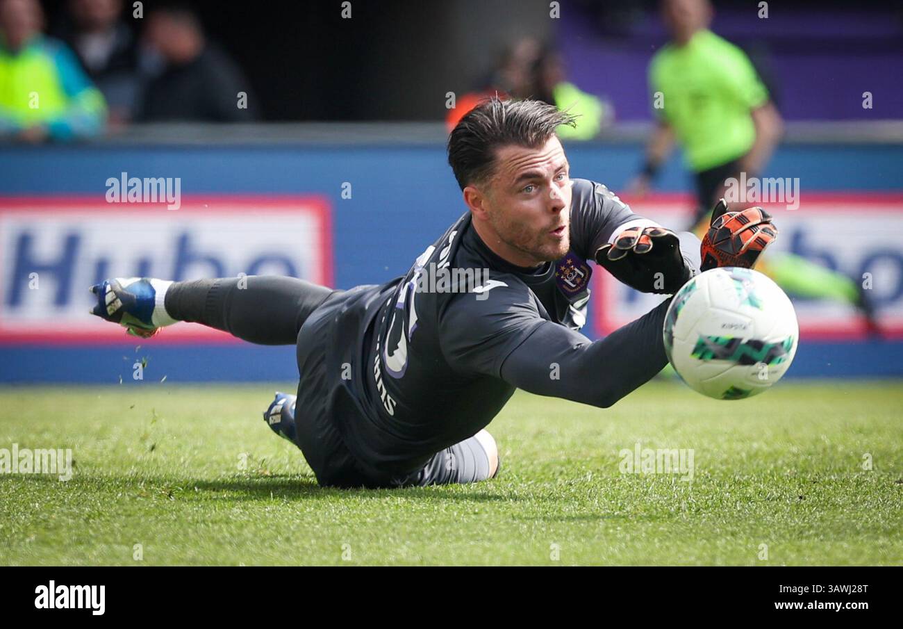 Anderlecht's goalkeeper Colin Coosemans fights for the ball during a ...