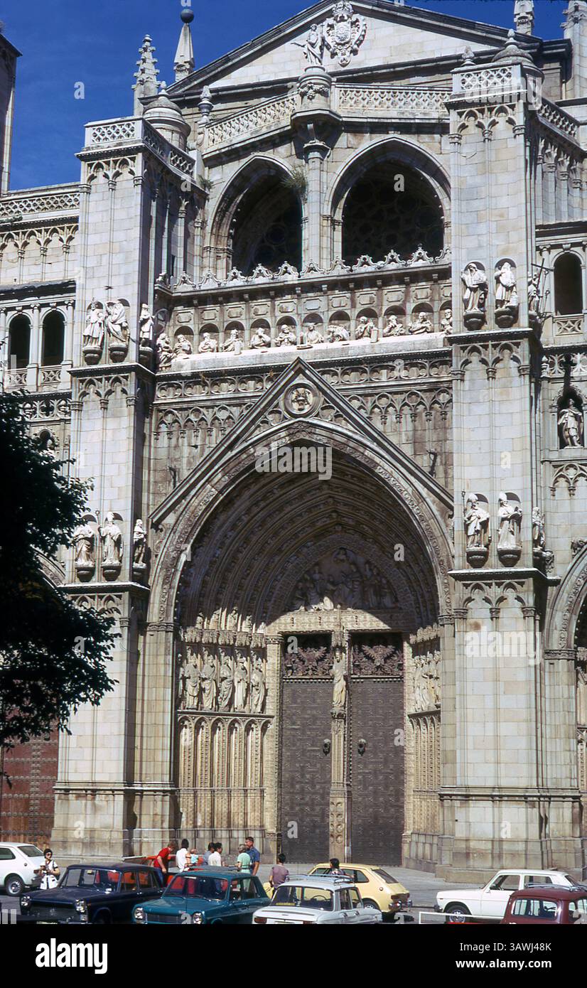 High Gothic entrance of Catedral Primada de Toledo / the Primatial ...