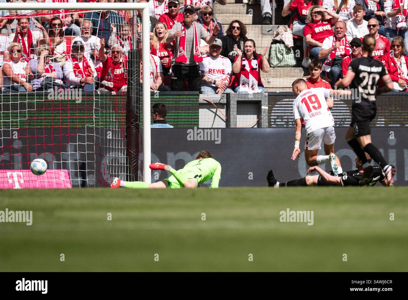 Cologne, Germany. 20th Apr, 2025. Soccer: Bundesliga 2, 1. FC Köln ...