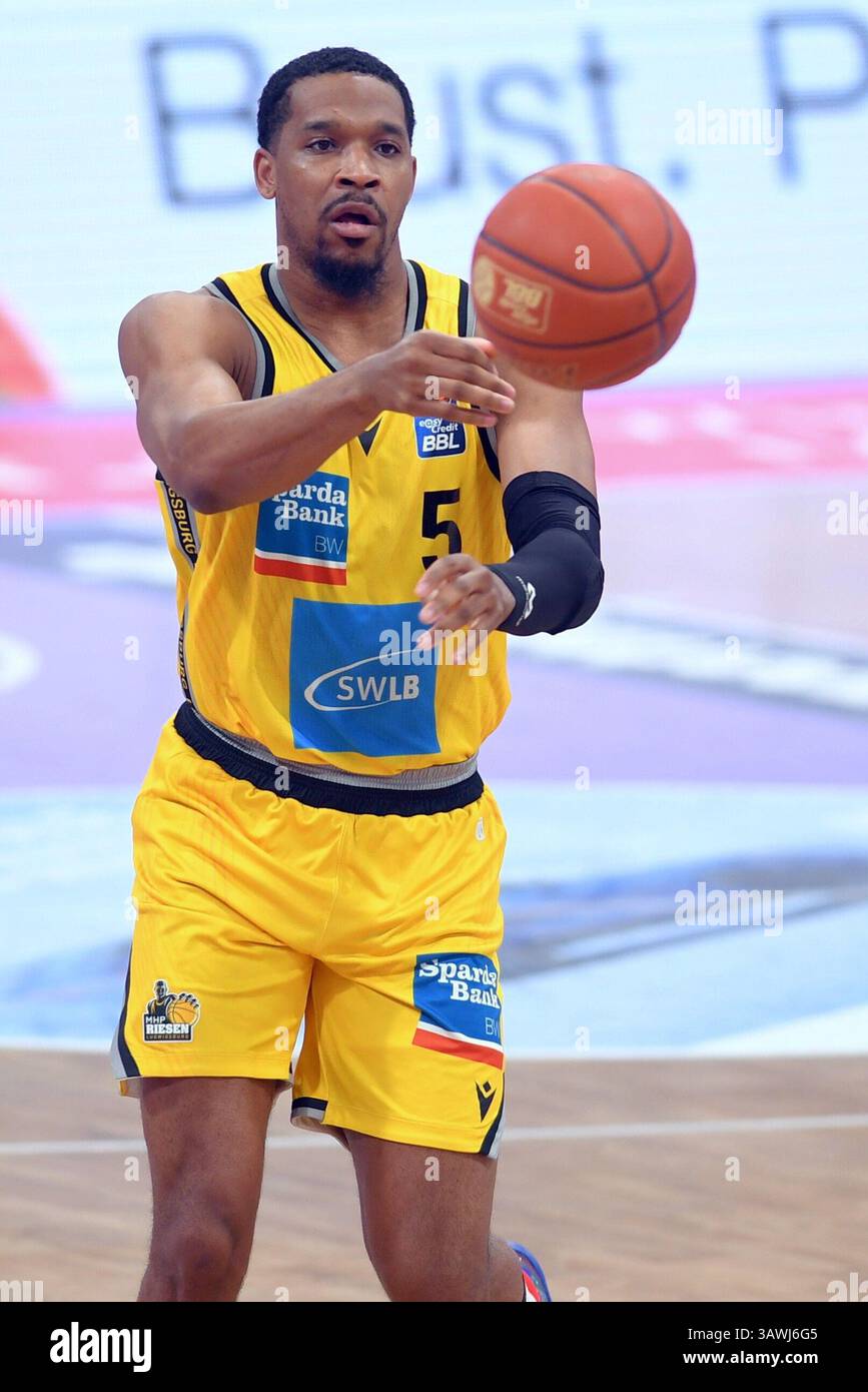 Goettingen, Deutschland. 19th Apr, 2025. Justin Simon (MHP Riesen ...
