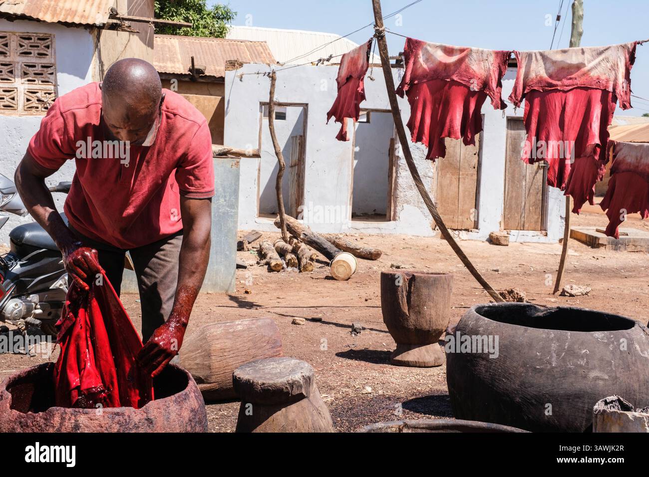 Ghana, Tamale. Tannery, Dyeing Skins Stock Photo - Alamy