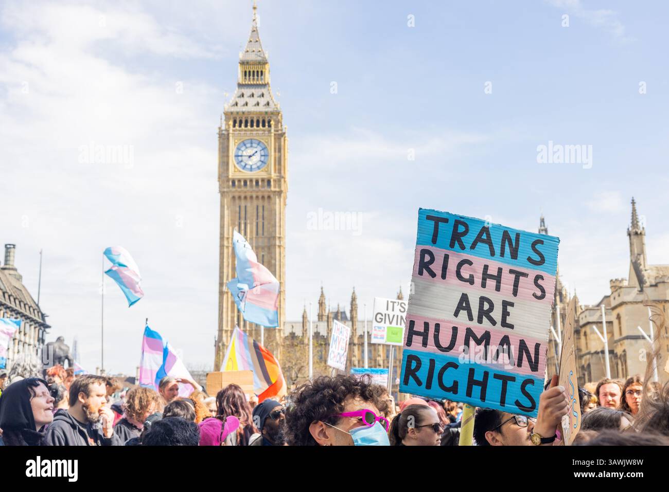 People outside uk supreme hi-res stock photography and images - Alamy
