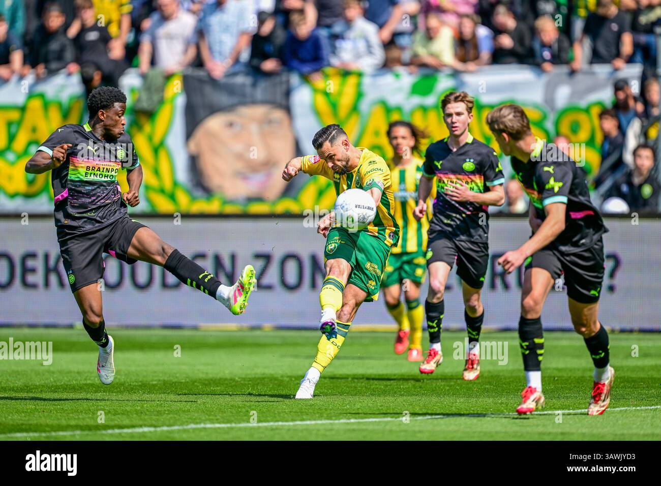 DEN HAAG, 20-04-2025, Bingoal Stadion, Dutch Keuken Kampioen Divisie ...