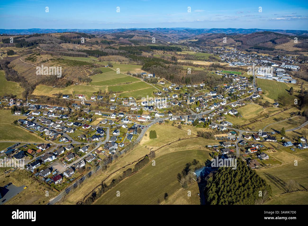 Luftbild, Ortsansicht mit Kirche Rahrbach und Alte Schule ...