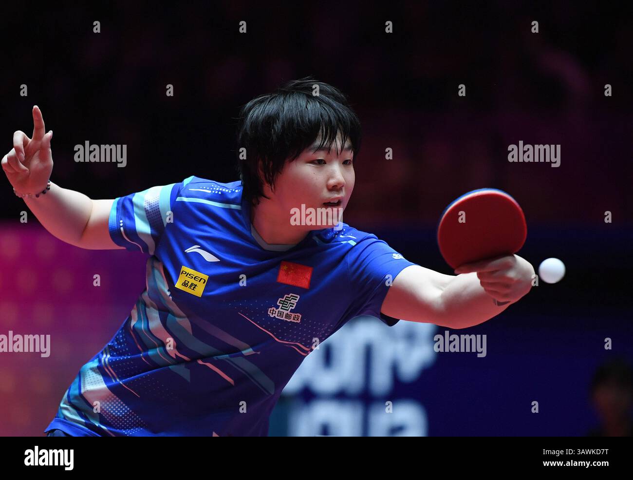 (250420) -- MACAO, April 20, 2025 (Xinhua) -- Kuai Man hits a return ...