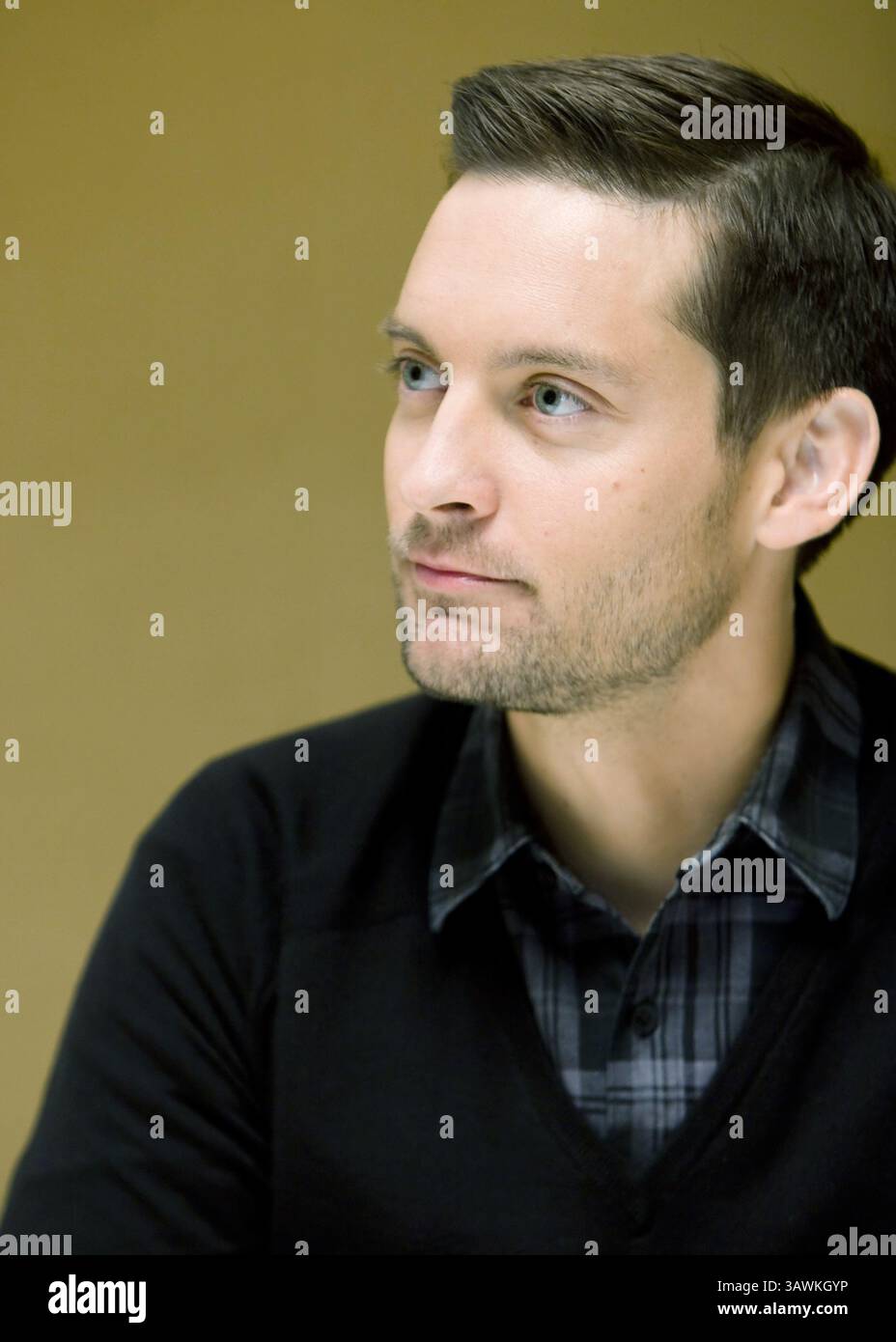 November 22, 2009 - Hollywood, California, U.S. - Actor Tobey Maguire ...