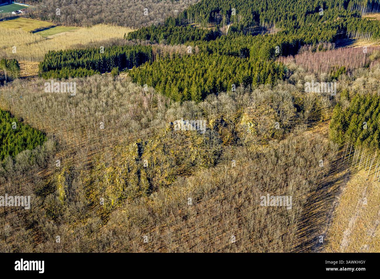 Luftbild, Albaumer Klippen mit Gipfelkreuz, Felsgruppe im ...