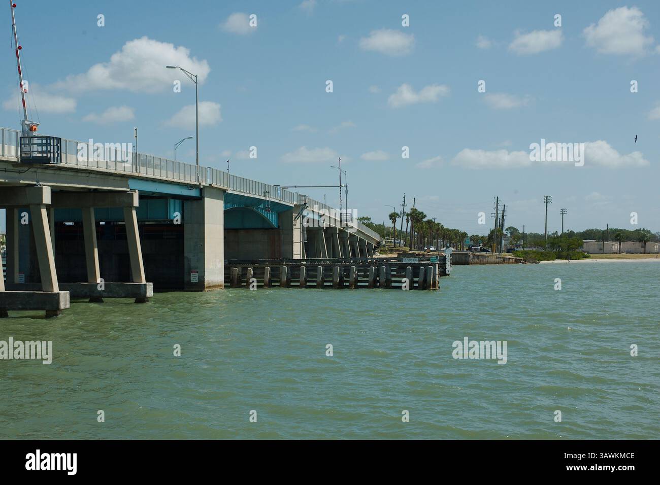 Draw bridge over waterfront hi-res stock photography and images - Alamy