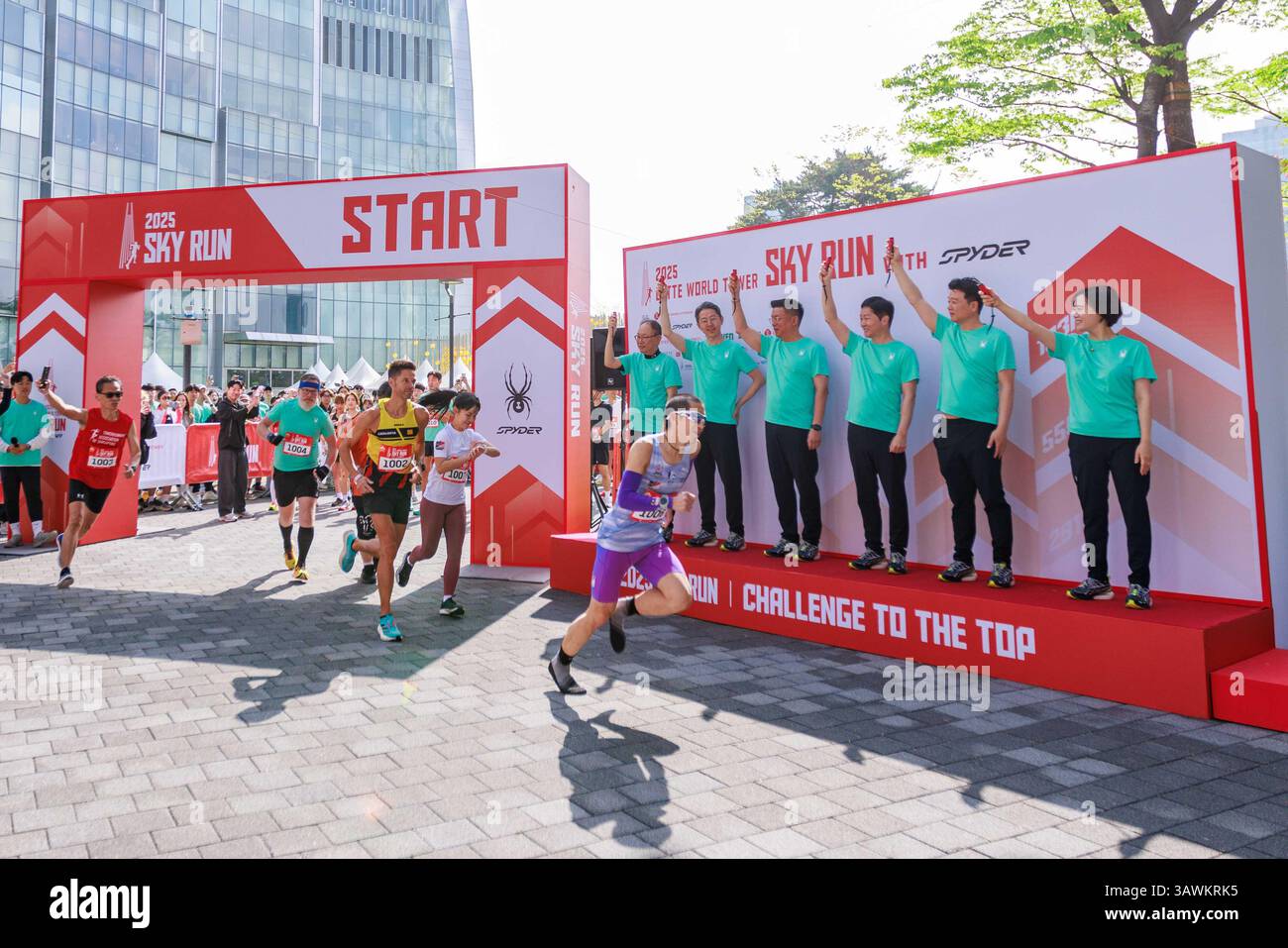 Seoul, South Korea. 20th Apr, 2025. Competitors participate in the 2025 ...