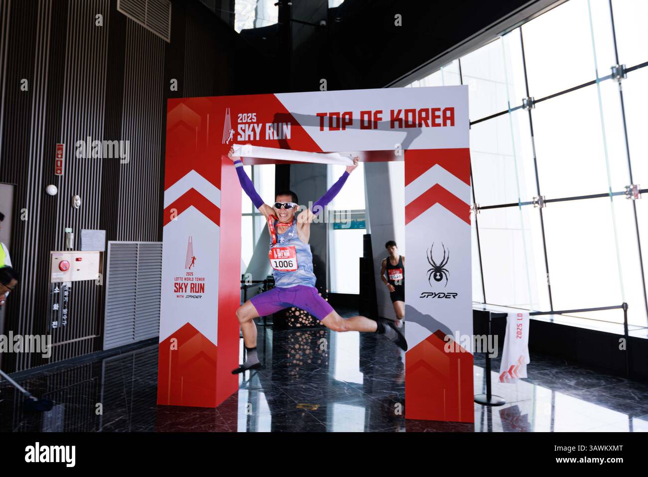 (250420) -- SEOUL, April 20, 2025 (Xinhua) -- Soh Wai Ching of Malaysia ...