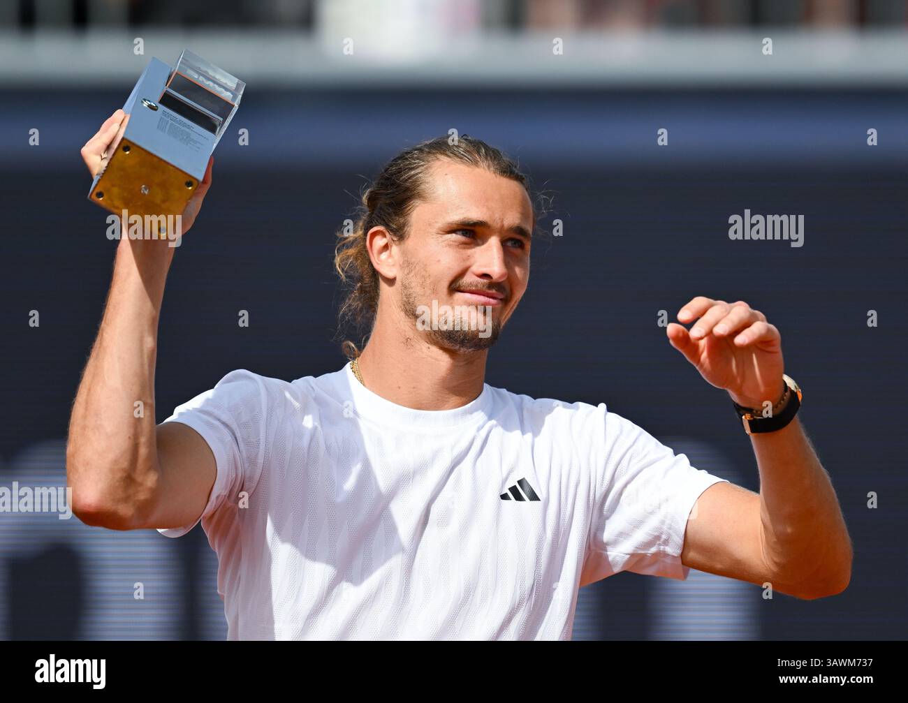 Munich, Germany. 20th Apr, 2025. Tennis: ATP Tour - Munich, Singles, Men, Final. Zverev (Germany ...