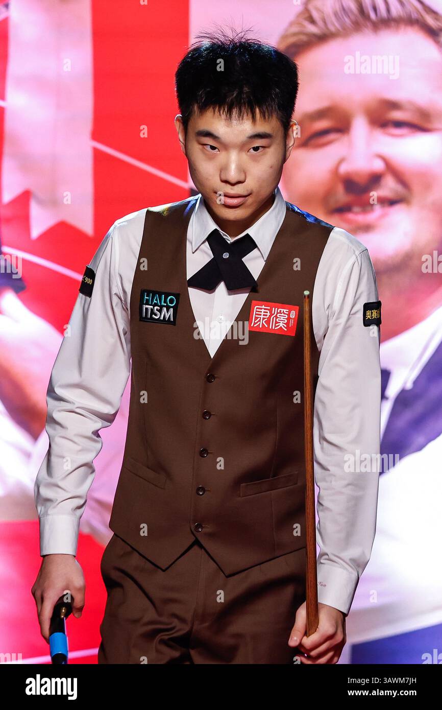 Fan Zhengyi enters the arena during the 2025 Halo World Snooker ...