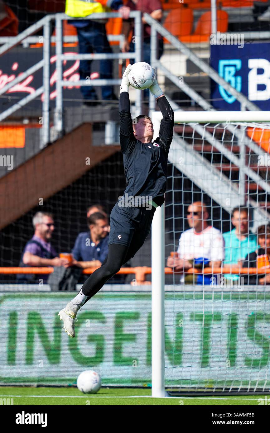 Volendam - Goalkeeper Calvin Raatsie of Excelsior Rotterdam during the ...