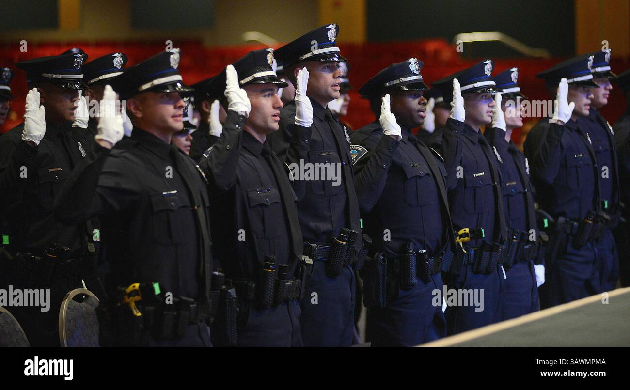 New police officers take oath hi-res stock photography and images - Alamy
