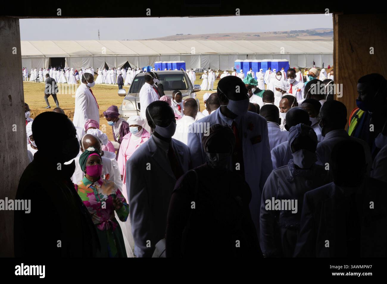Couples enter the church building during mass Easter weddings for 3,000 ...