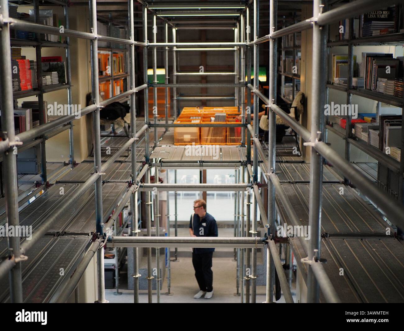Scaffolding shelves hi-res stock photography and images - Alamy
