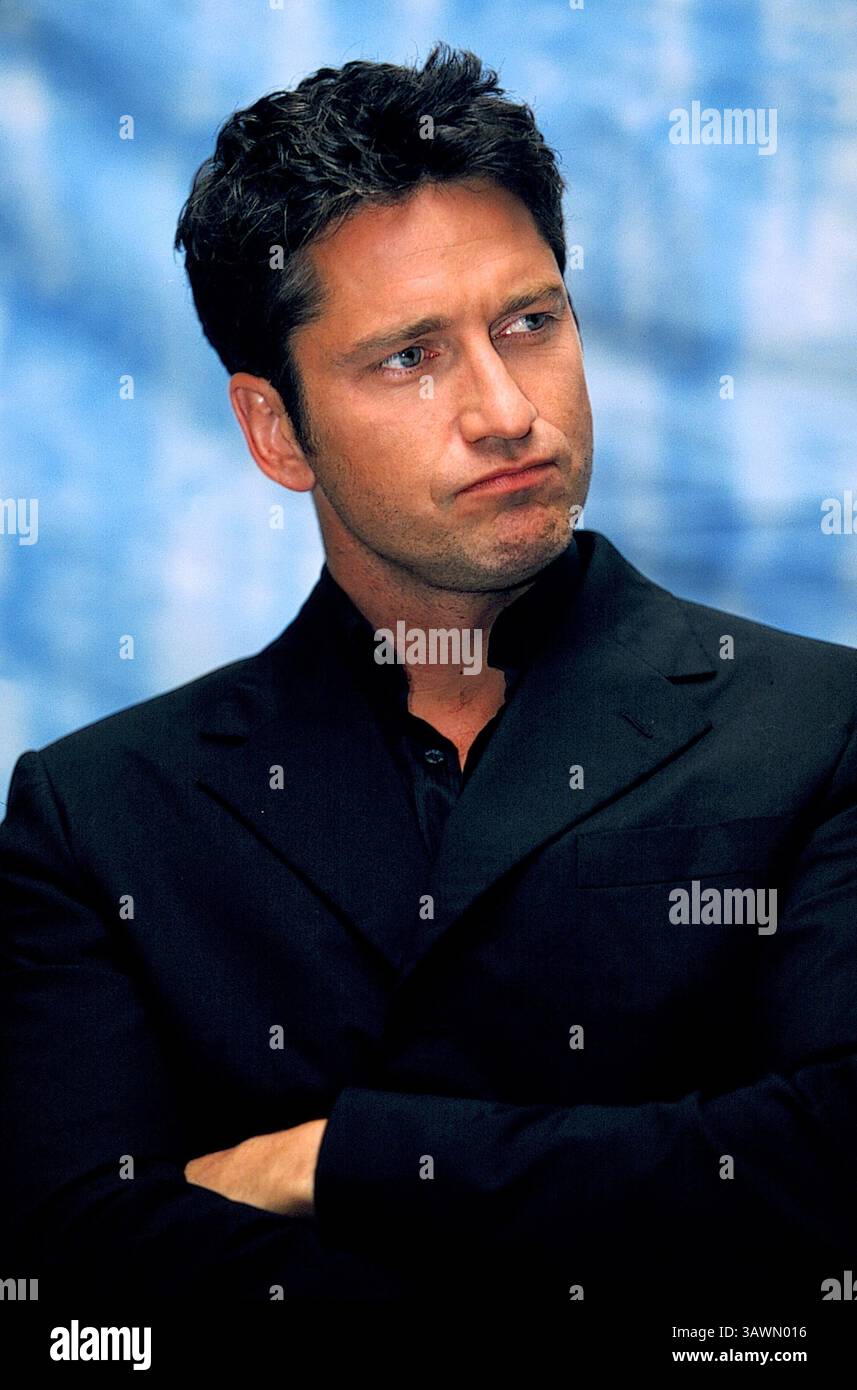 Gerard butler lara croft tomb raider hi-res stock photography and ...