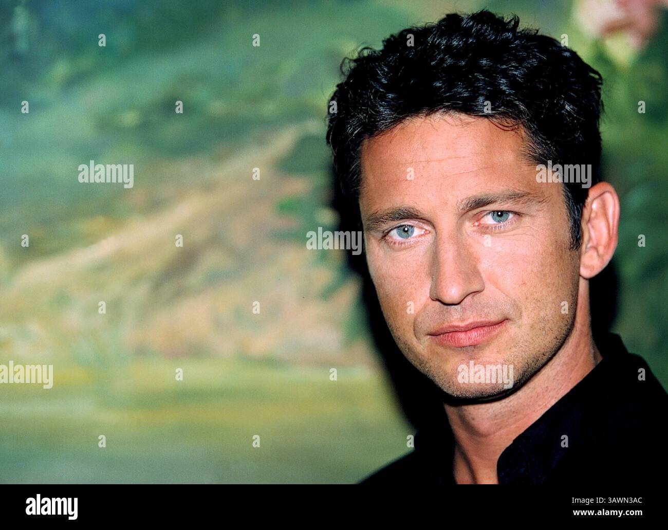 Gerard butler lara croft tomb raider hi-res stock photography and ...