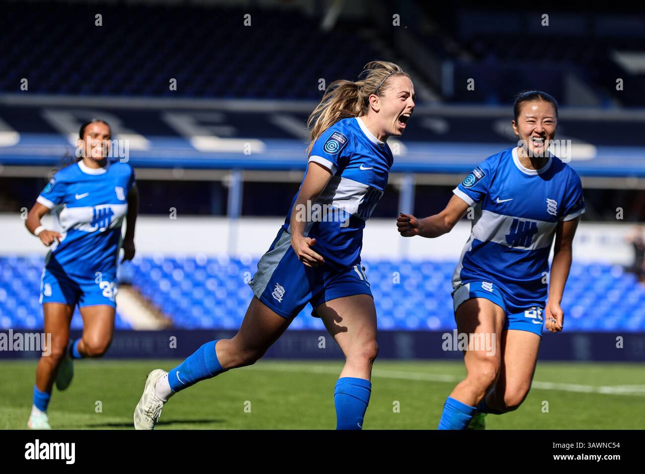 Birmingham, England, April 20th 2025: Simone Magill (16 Birmingham City ...