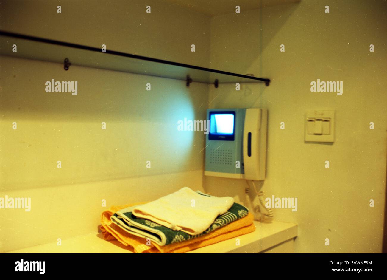 Well lit restroom hi-res stock photography and images - Alamy