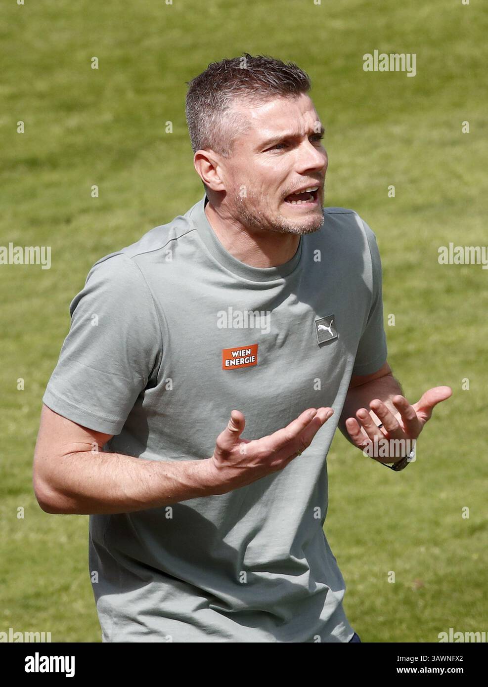 ABD0071 20250420 - WOLFSBERG - ÖSTERREICH: Robert Klauss (Rapid Trainer) im Rahmen der Fußball ...