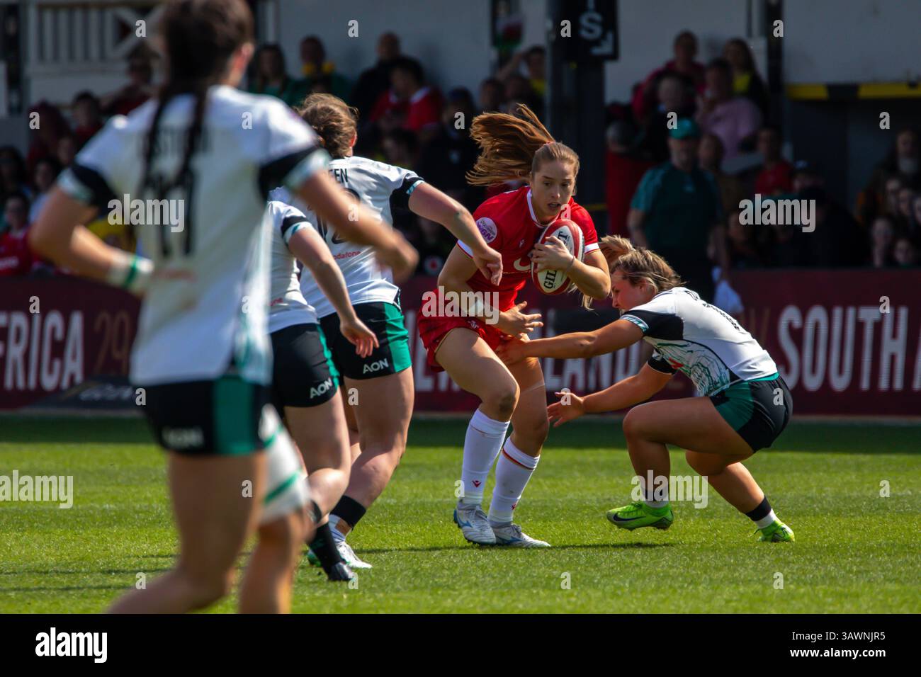 Newport, UK, 20th April 2025 Wales wing Lisa Neumann attacks the ...
