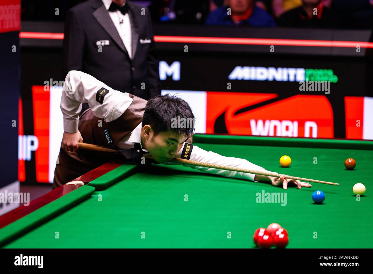 Sheffield, UK. 20th Apr, 2025. Fan Zhengyi plays a shot during the 2025 ...