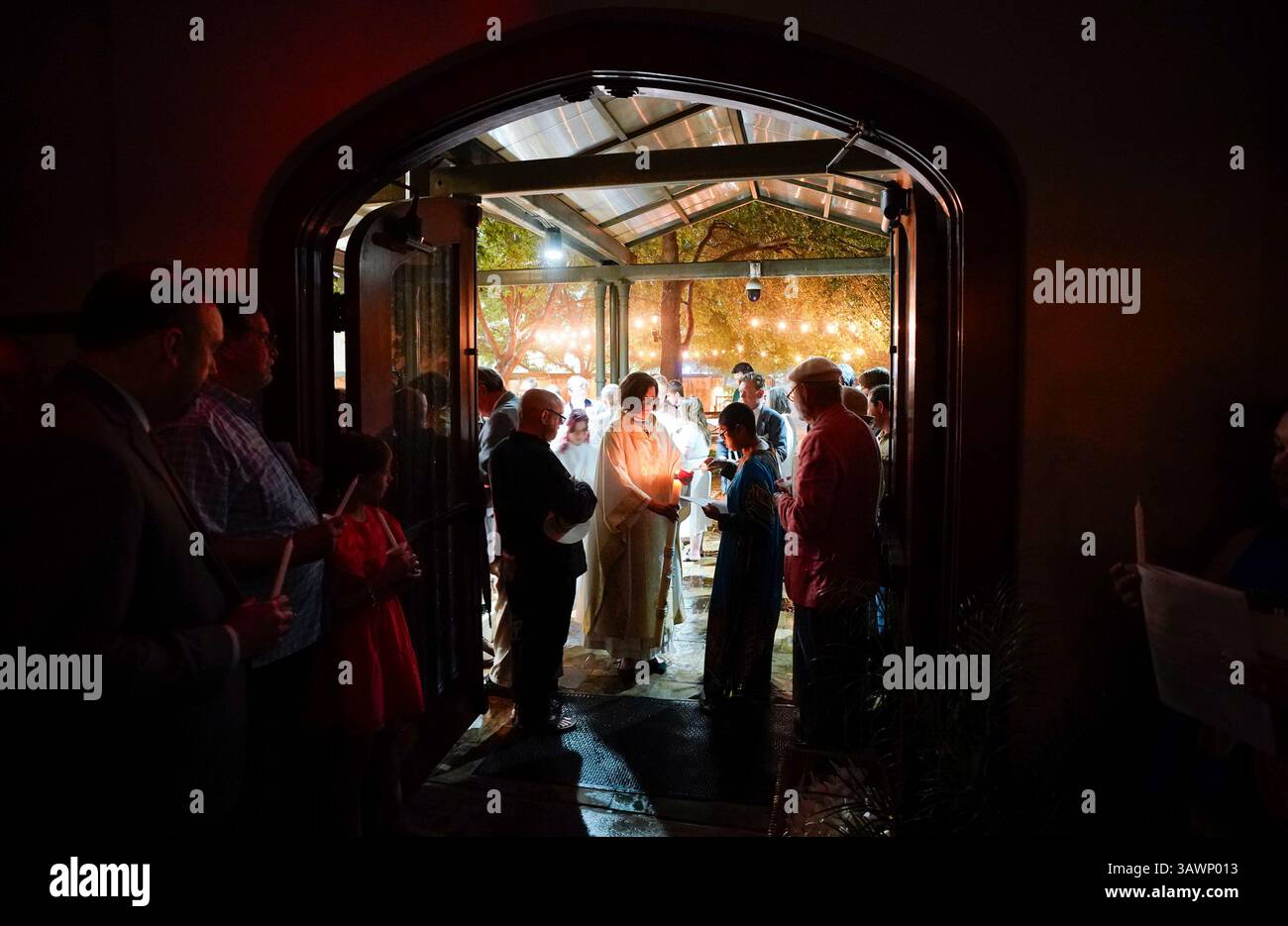 The Reverand Rector Beth Knowlton lights parishioners candle's during ...