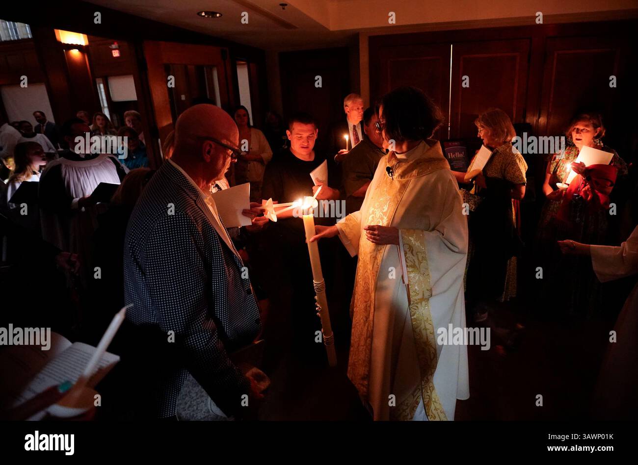 The Reverand Rector Beth Knowlton lights candle's during St. Mark's ...