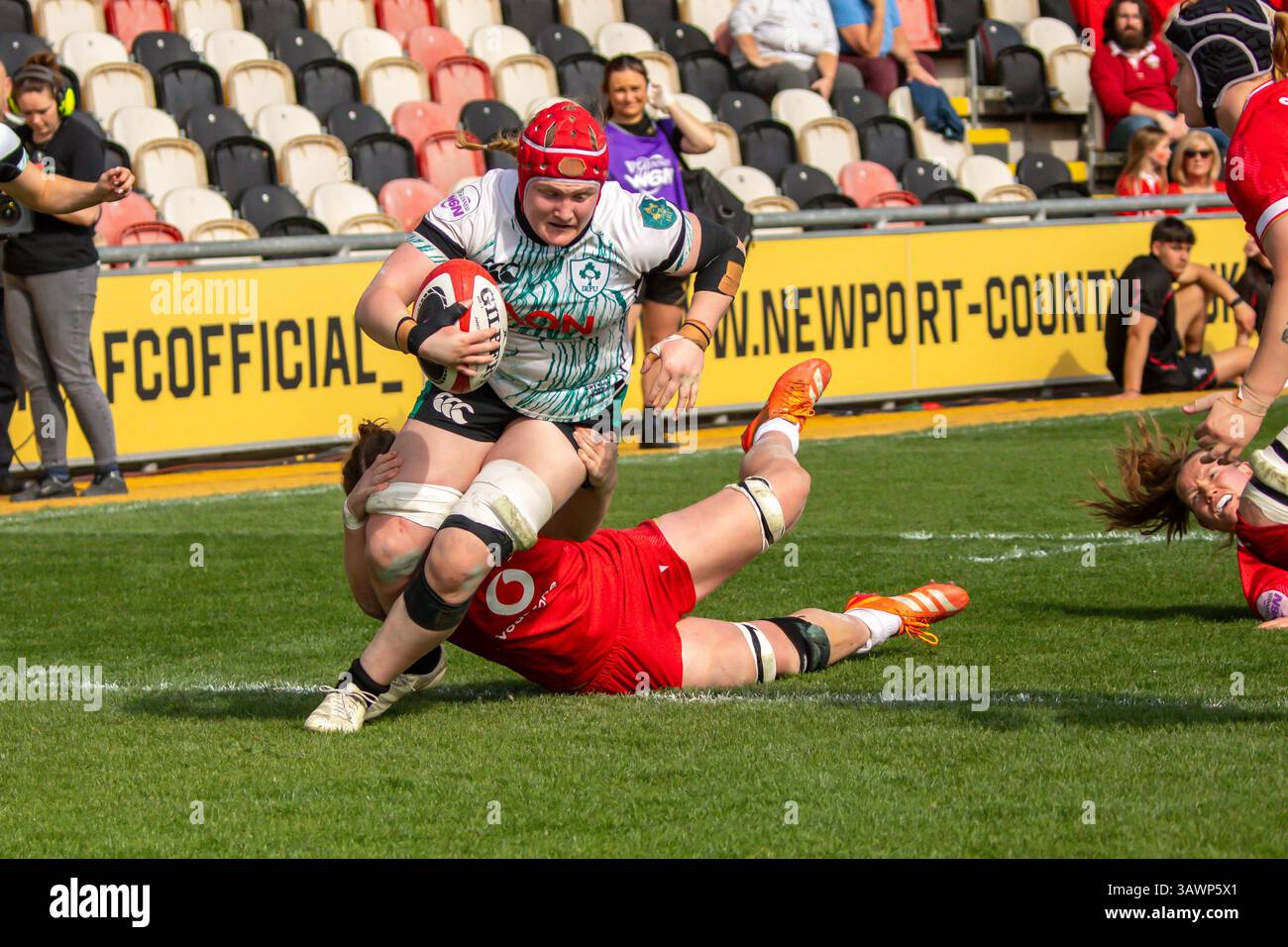 Newport, UK, 20th April 2025 Ireland number 8 Aoife Wafer scores a try ...