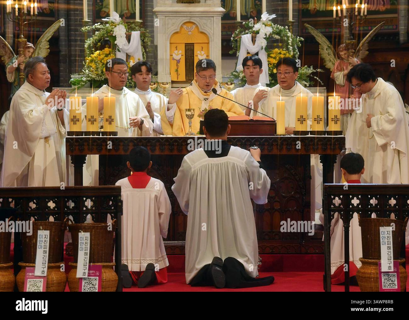 Easter Mass in South Korea Archbishop Chung Son-taek C leads an Easter ...