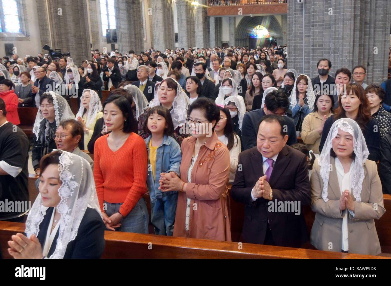 Easter Mass in South Korea Christians attend an Easter Mass at the ...