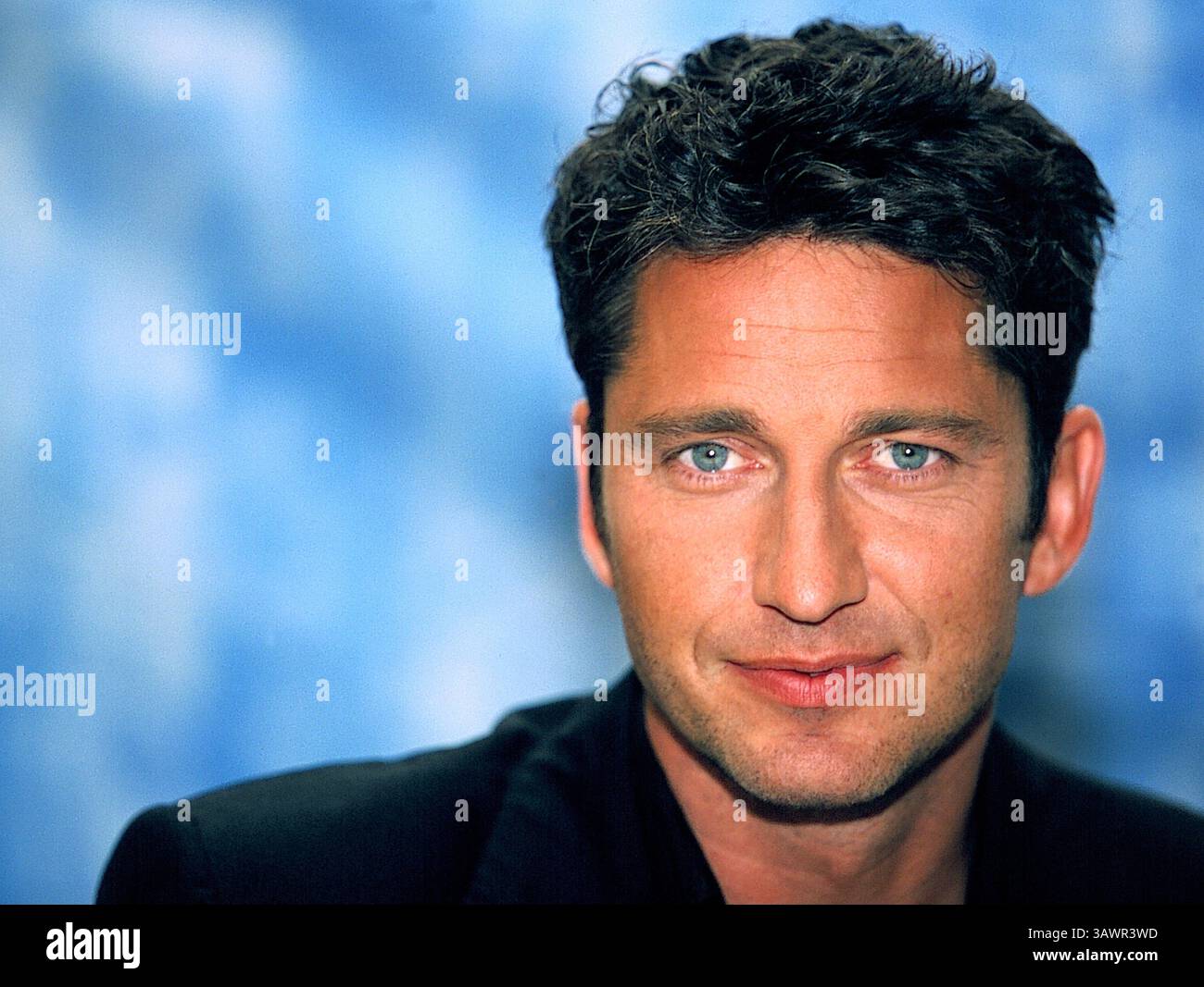 Gerard butler lara croft tomb raider hi-res stock photography and ...