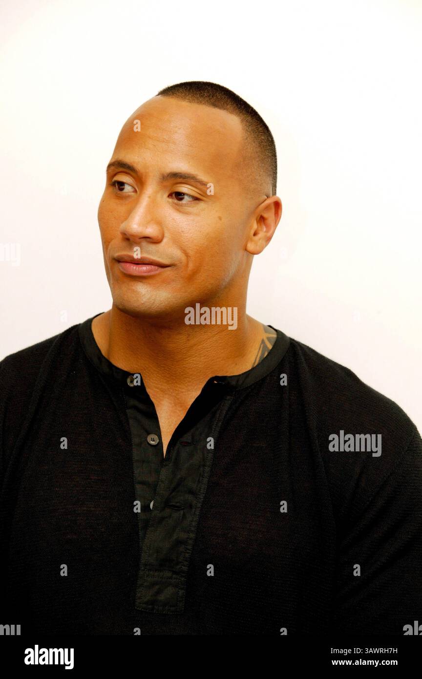 The rock dwayne johnson young hi-res stock photography and images - Alamy