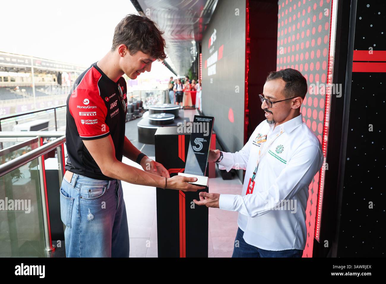 BEARMAN 'Ollie' Oliver (gbr), Haas F1 Team VF-25, portrait FIA marshall ...