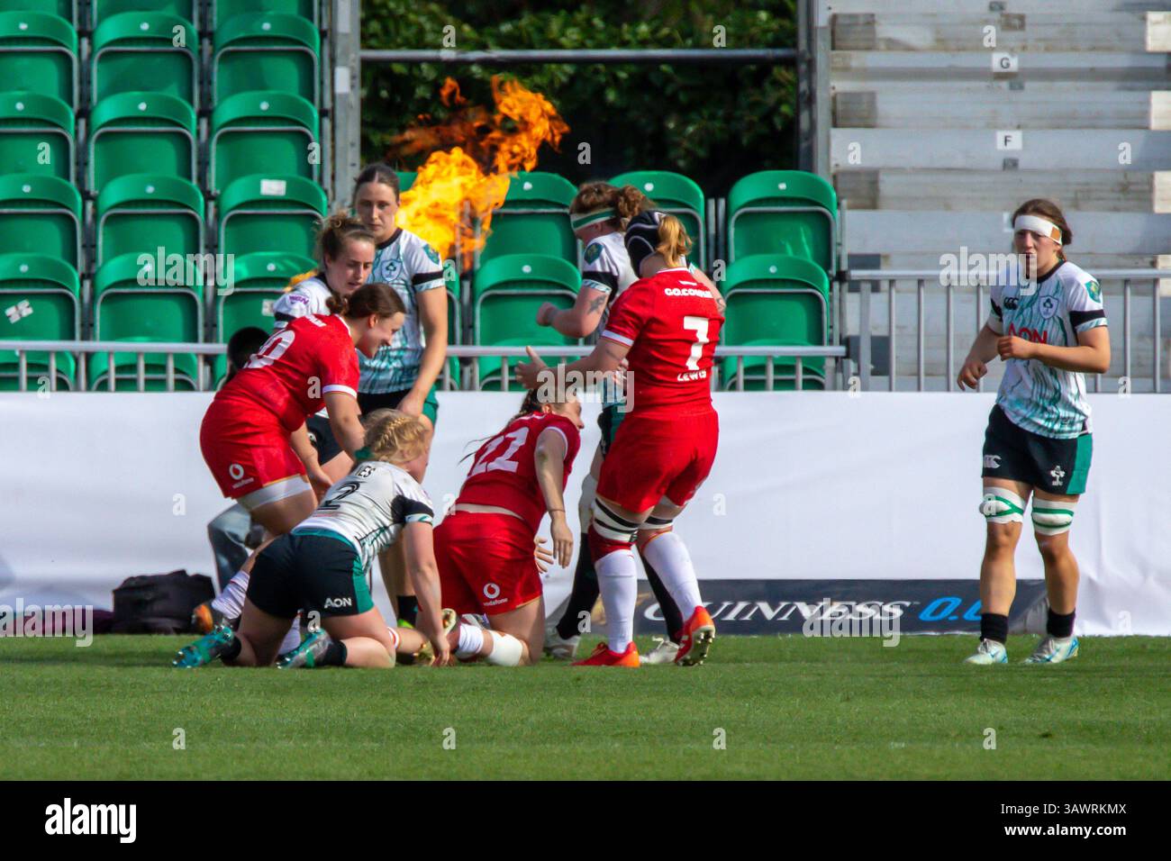 Newport, UK, 20th April 2025 Wales celebrate Hannah Bluck's try versus ...