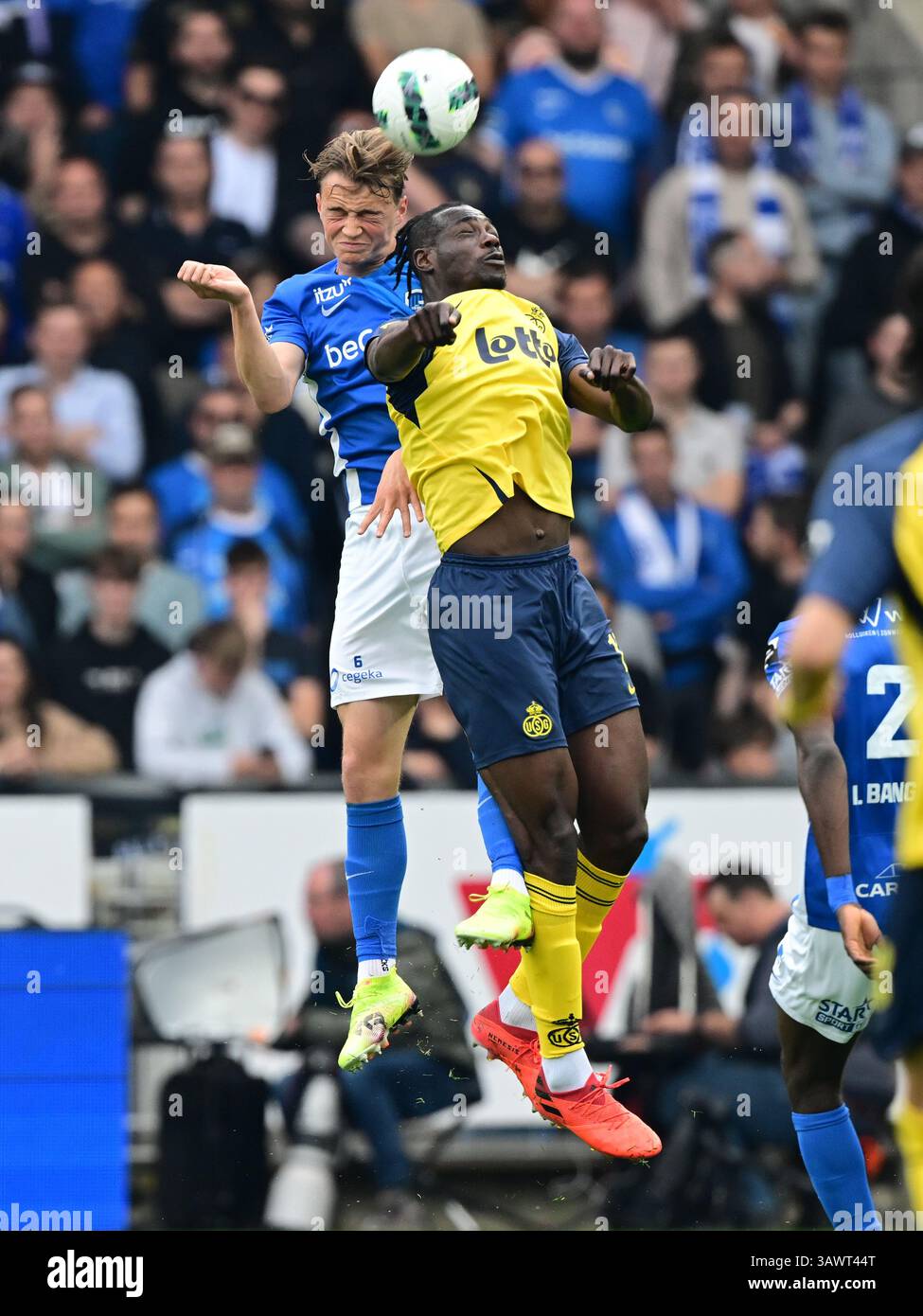 GENK - (l-r) Matte Smets of KRC Genk, Promise David of Royale Union ...