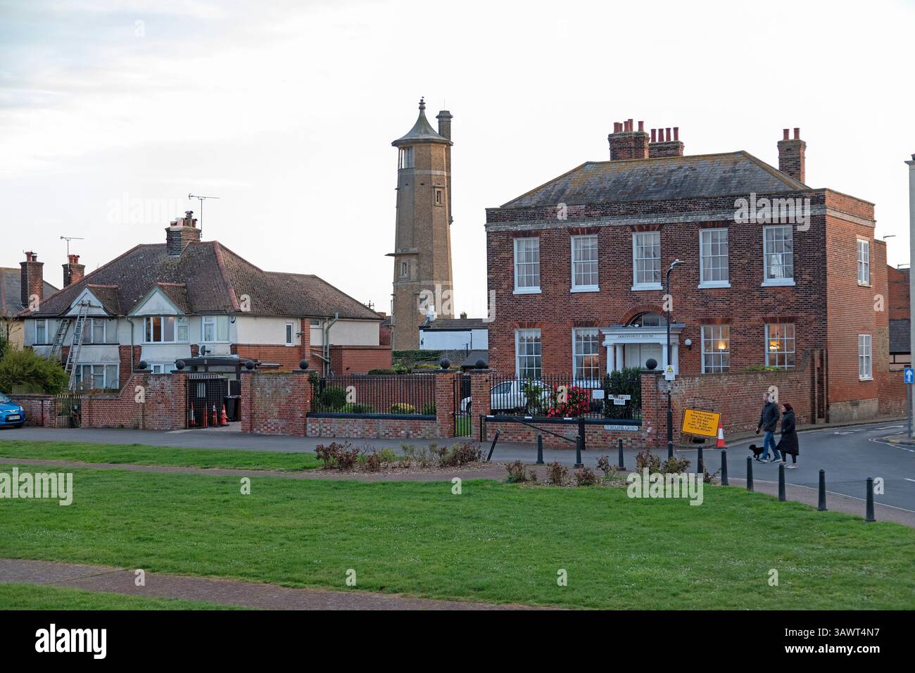 The old lighthouse The High Lighthouse, houses, old town, Harwich ...