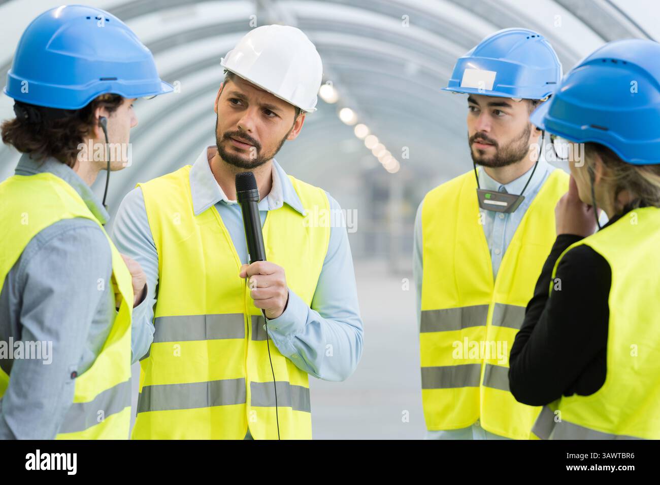 portrait of journalist interviewing engineers Stock Photo - Alamy
