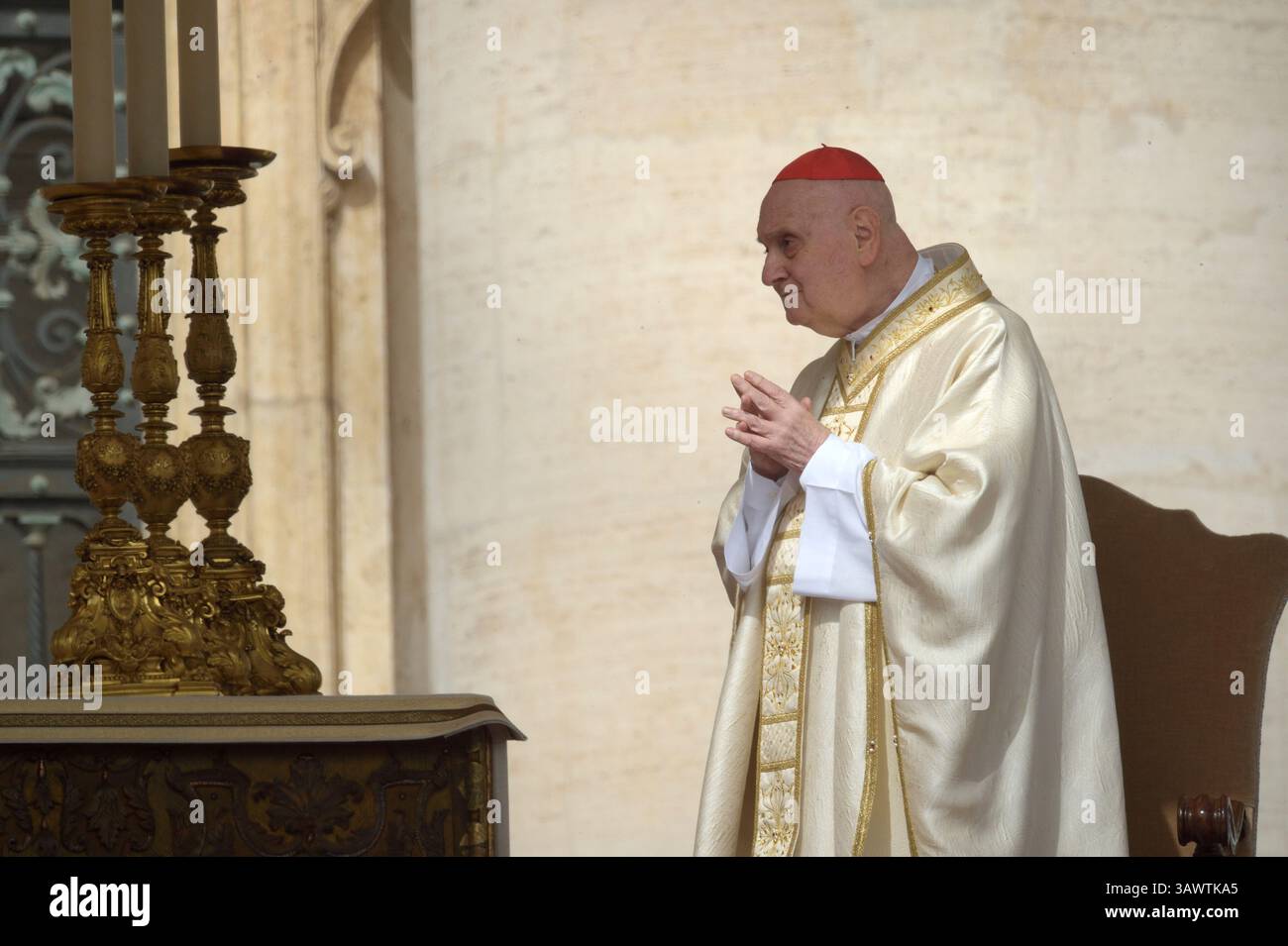 VATICAN CITY, VATICAN - APRIL 20: Easter mass presided over by Cardinal ...